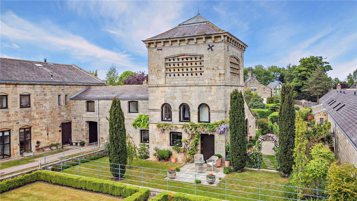 House for sale in Beckwithshaw, Moor Park, HG3 : Harrogate : HAR250112